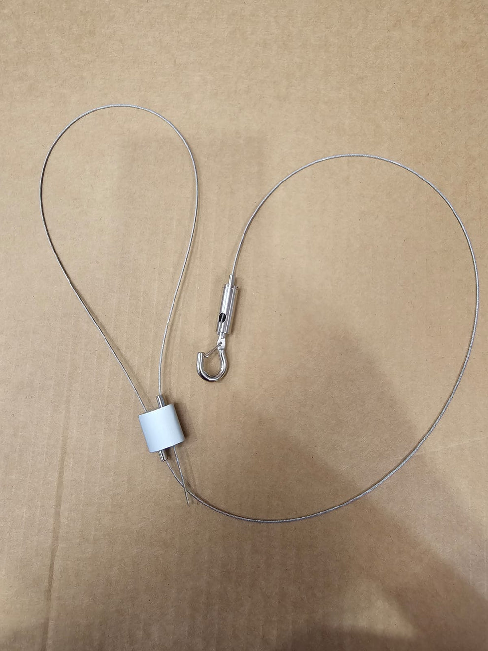 Adjustable Stainless Steel Wire Chain with Hook & Loop – 1m, 40KG Capa